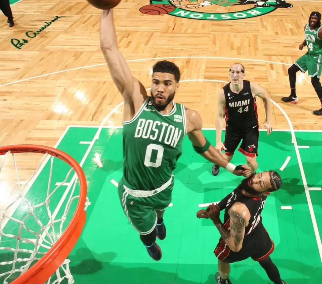 21+11, 21+2! Tatum stopped losing his temper, Brown gave up his ...