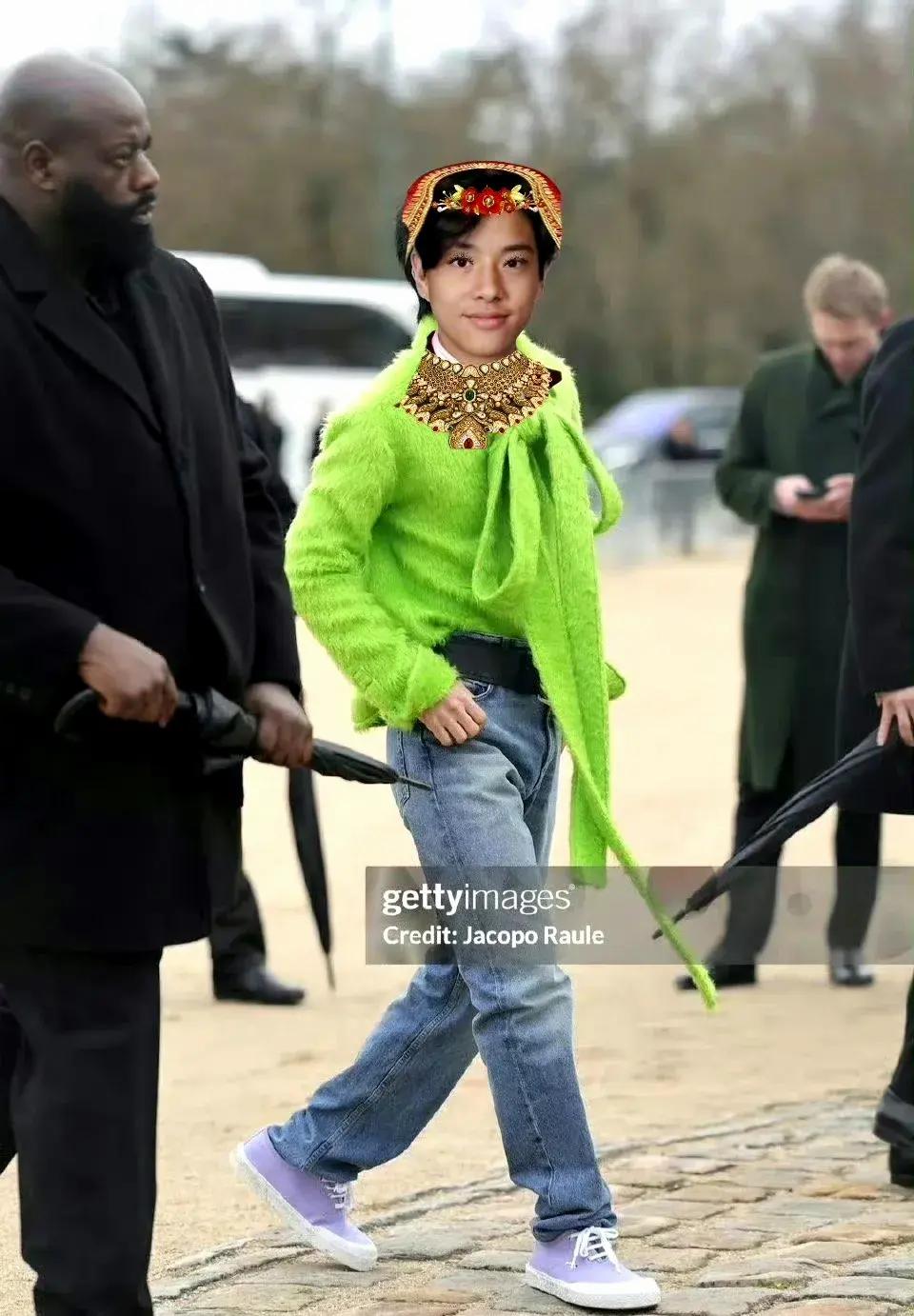 Copywriting competition! See who has the most "weird" ideas and makes ...