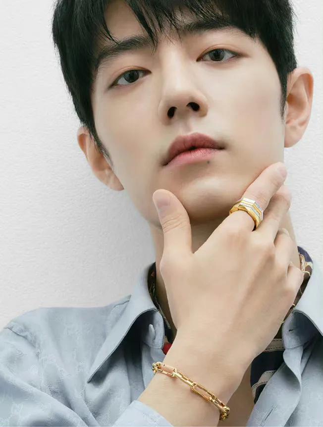 Xiao Zhan's latest blockbuster film, shot from the upward angle ...