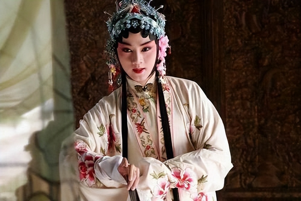 The 19-year-old "Hu Piao" actually pawned the bed for watching idol ...