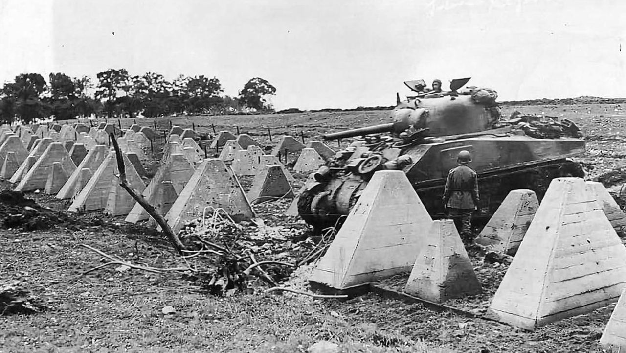 How did the "Czech Hedgehog", an anti-tank artifact during World War II ...
