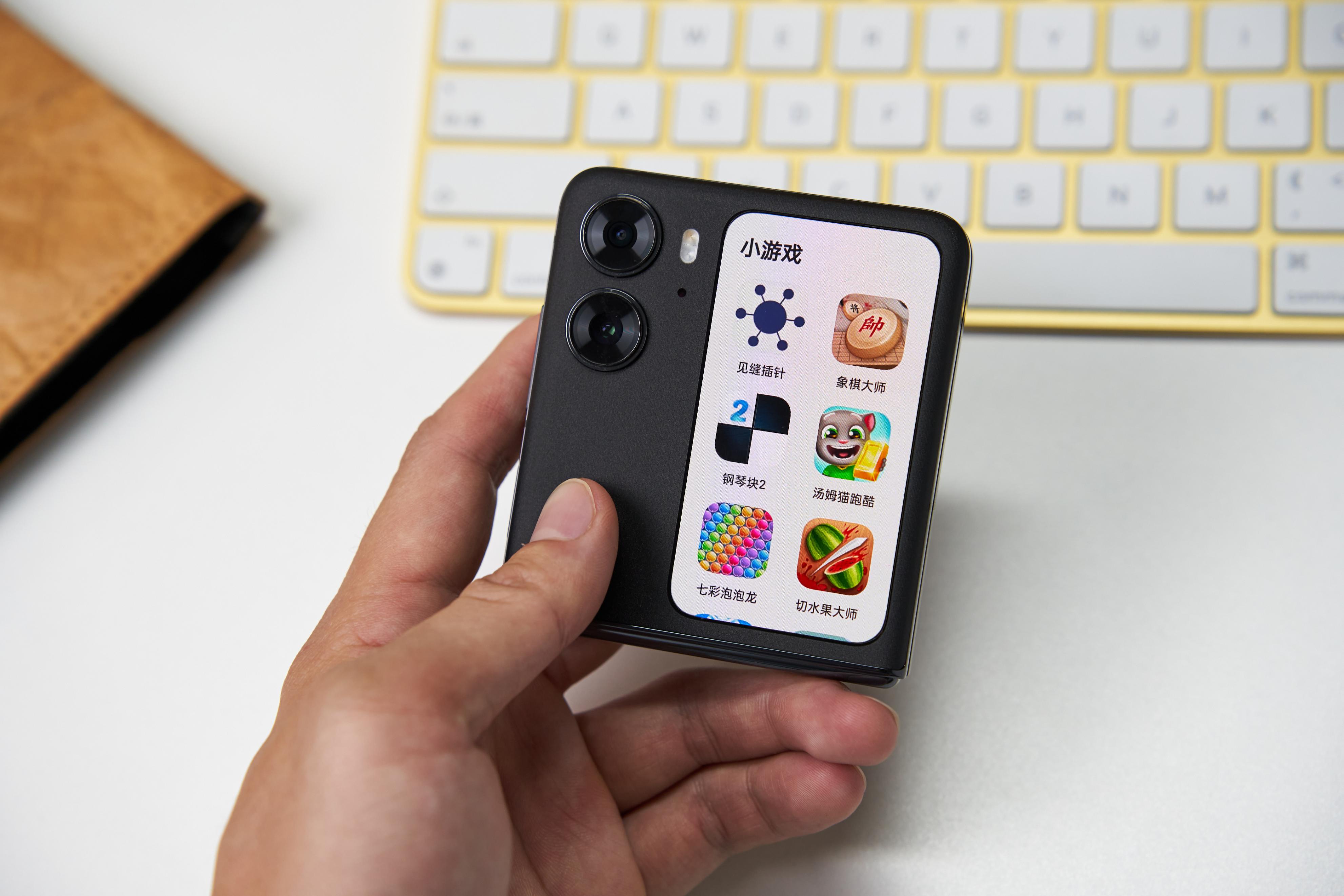 Send WeChat, scan Douyin, play games! OPPO Find N2 Flip has a perfect ...