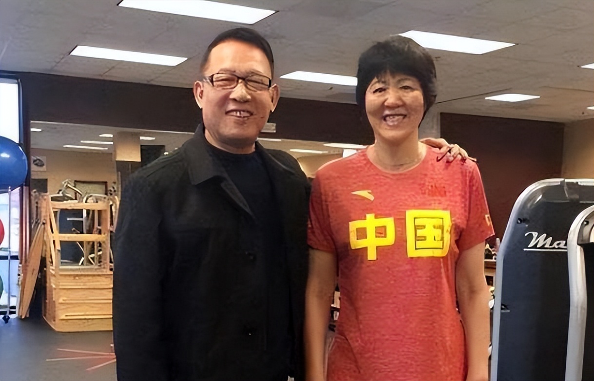 Lang Ping appeared in position C at the event exhibition, young, gentle and elegant, Wang ...