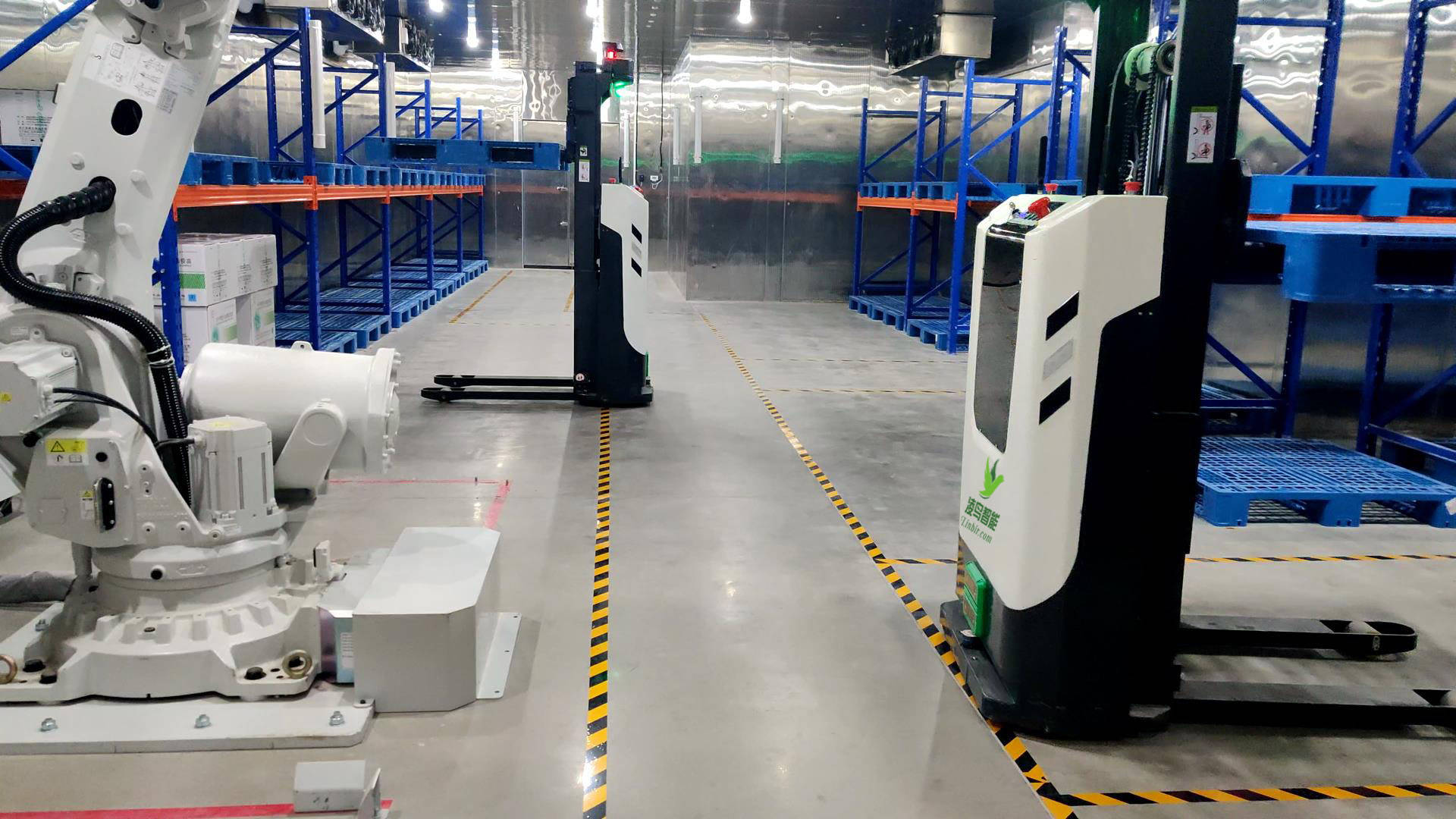 The future development trend of AGV handling robots - iNEWS