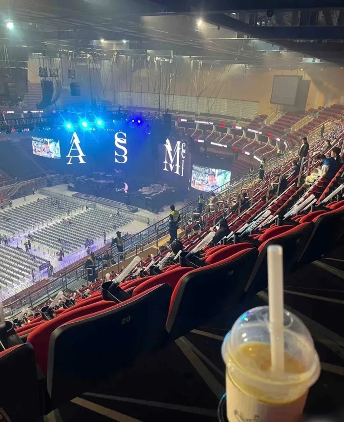 Are concert seats too scary? Thrills are the new trend! Fans: It's ...