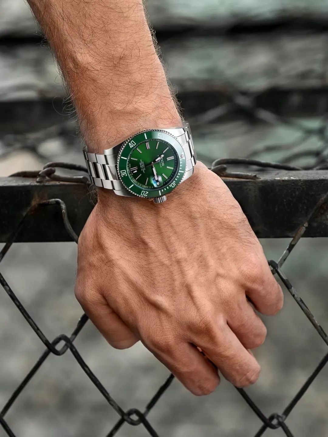 Can the Breitling Deep Dive Sea Wolf beat the Omega Seamaster 300 at ...