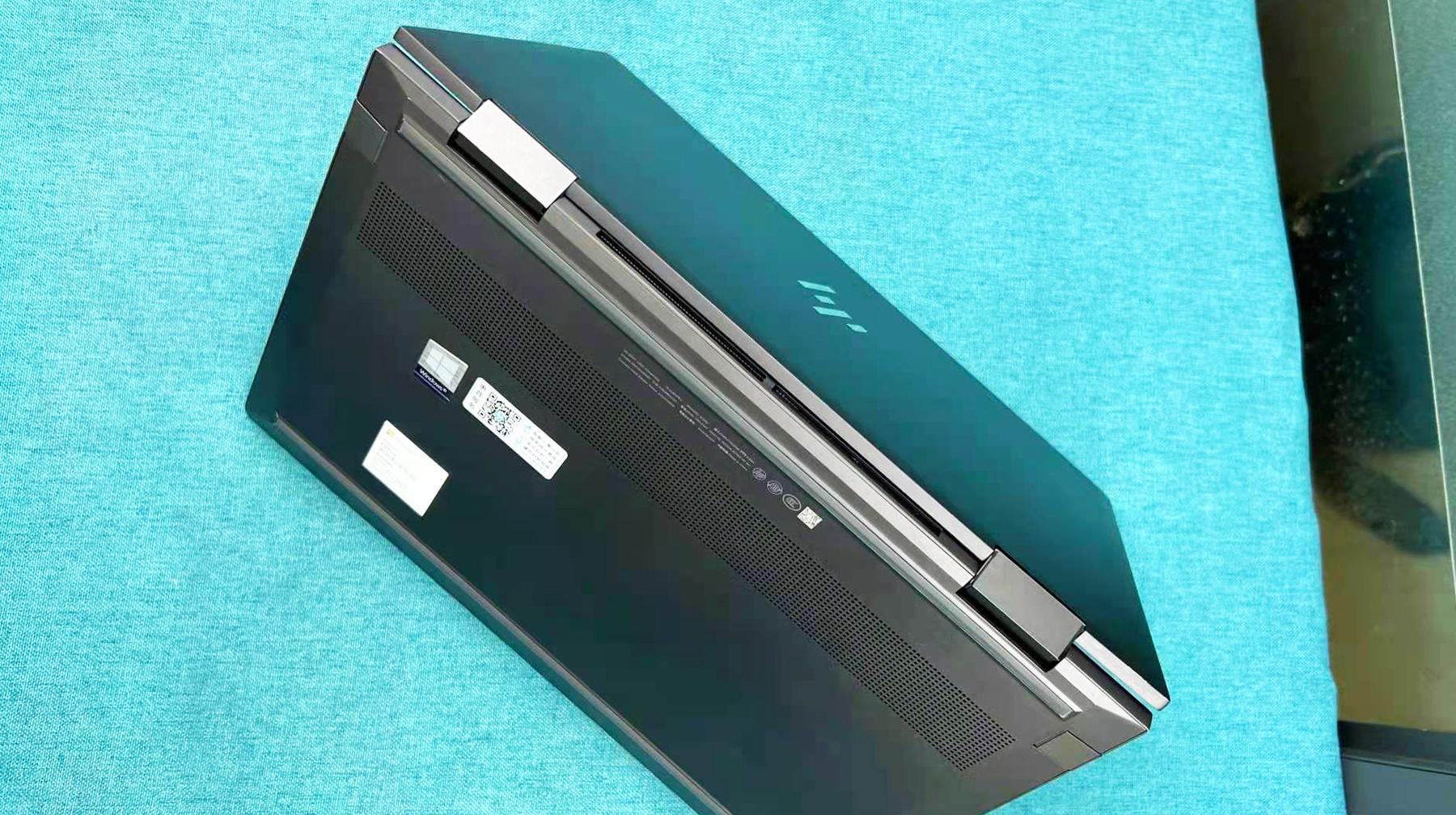 360-degree flip touch screen design, this HP laptop can also be used as ...