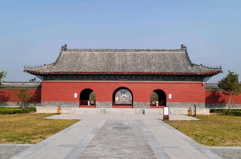 In 1970, the tomb of Zhu Tan, the son of Zhu Yuanzhang, was excavated ...