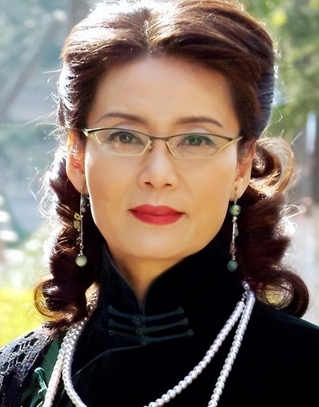 National first-class actor Pan Hong: Married at the age of 24, became ...