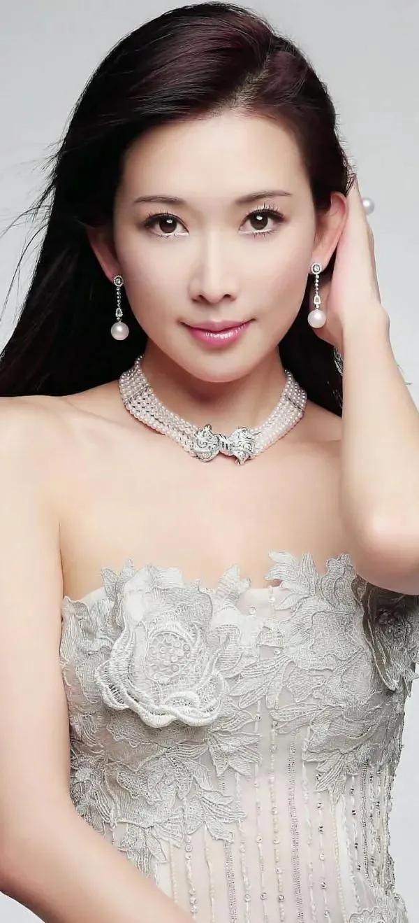 Lin Zhiling, the first beauty in Taiwan, China - iNEWS
