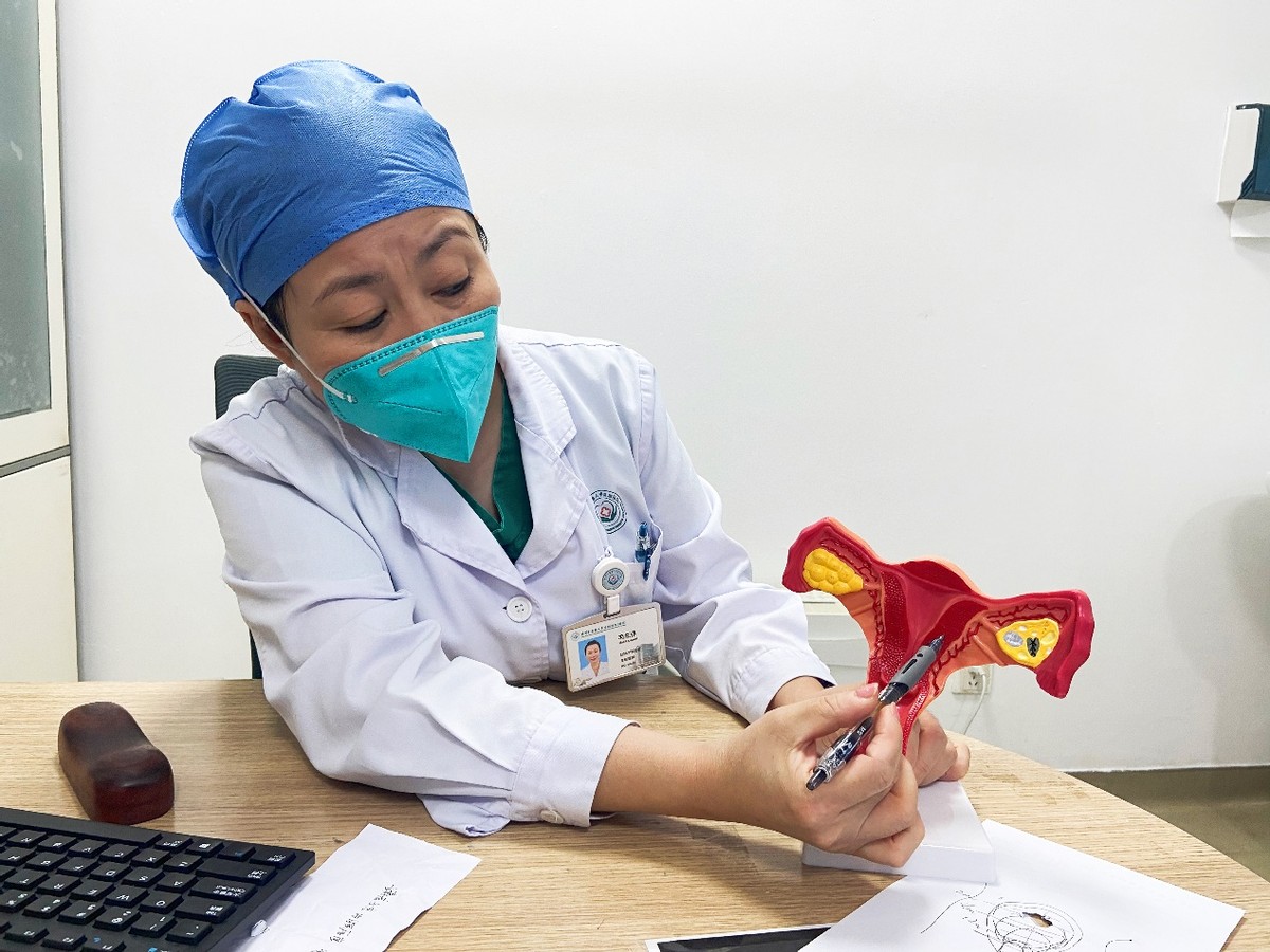 The woman's belly is as big as a "body", it turns out that this "weird ...