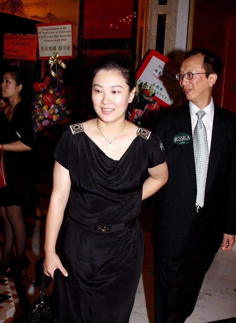 The 45-year-old Fu Mingxia is full of temperament, the 71-year-old ...