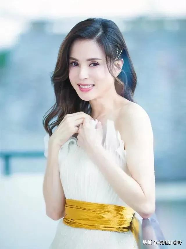 Share pictures, the goddess of temperament Li Ruotong - iNEWS