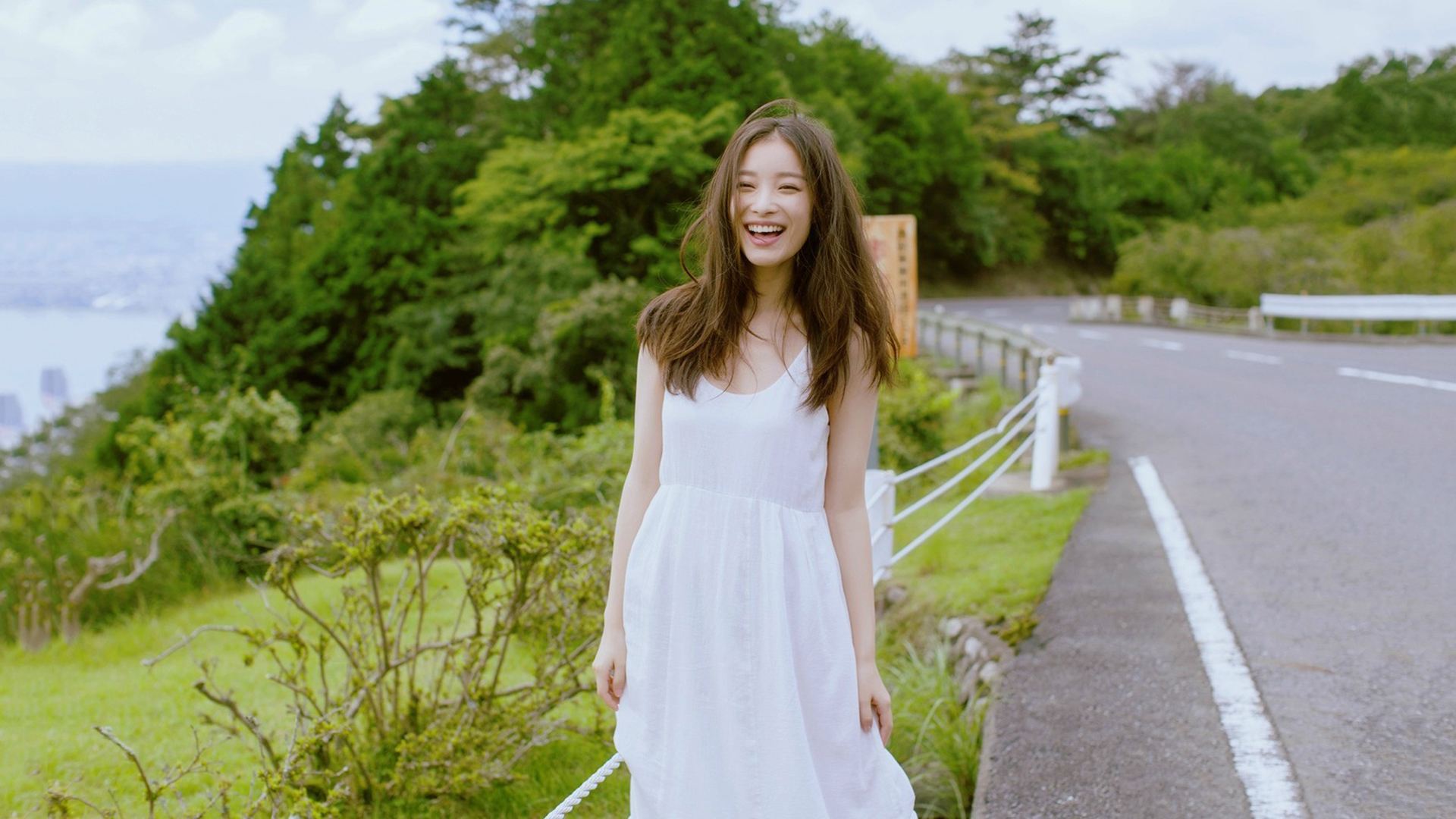 Ni Ni and Zhang Zifeng are watching and helping each other, how come ...