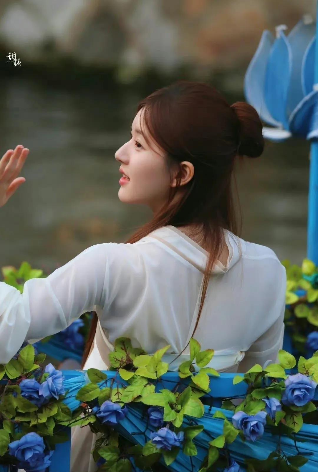 Stills of Zhao Lusi's ancient costume - iNEWS