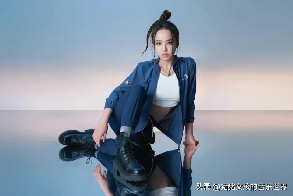 Among the top nine female singers in the Chinese music scene, Na Ying ...