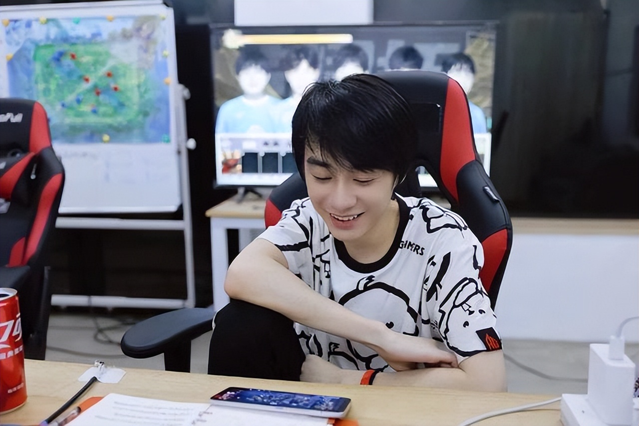 6.8 KPL starter: "Wolf Star" lineup remains unchanged, AG vs. TTG for 6 players, Ah Ze C debut ...