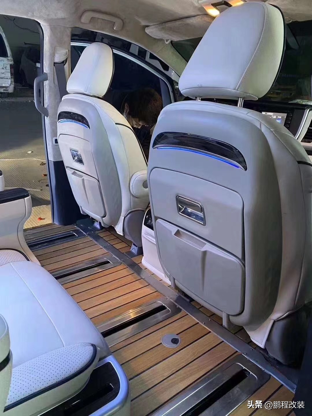 Toyota Sienna modified aviation seat wood floor, Toyota Sienna third ...