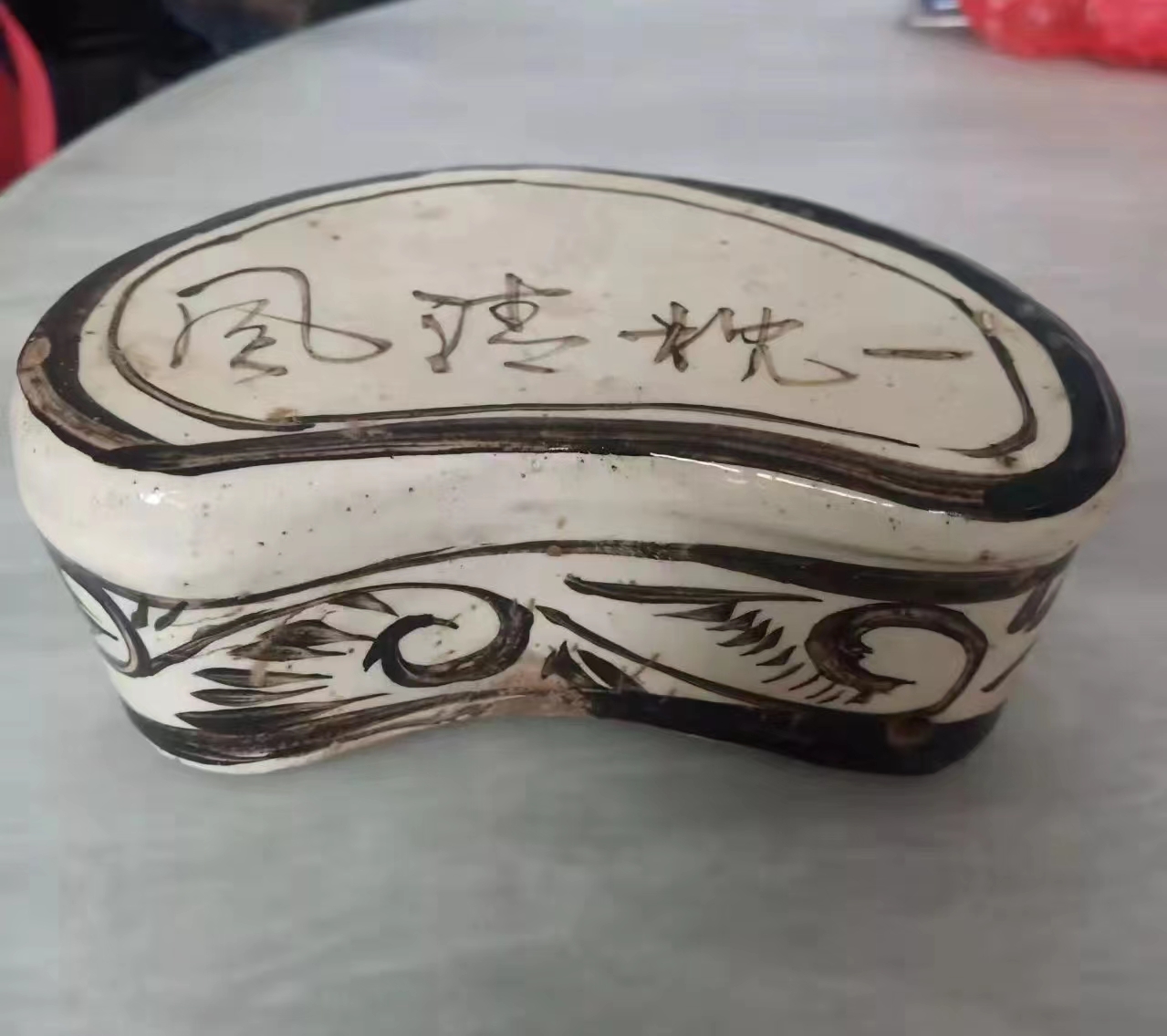 Appreciation of a pillow of Qingfeng waist-shaped pillow in Cizhou Kiln ...