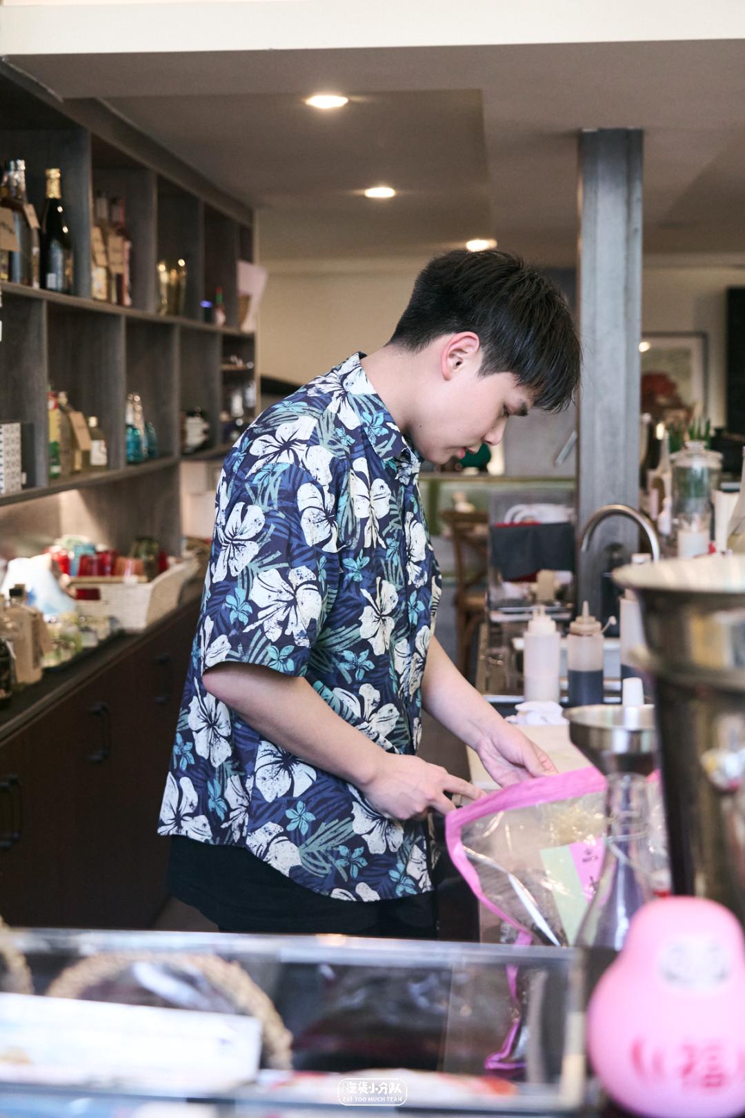 There are not many Japanese grocery stores in Shanghai that can be ...