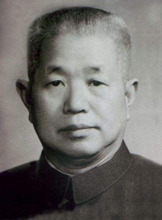 In 1975, Qiao Guanhua reported Huang Zhen's resignation request, and ...