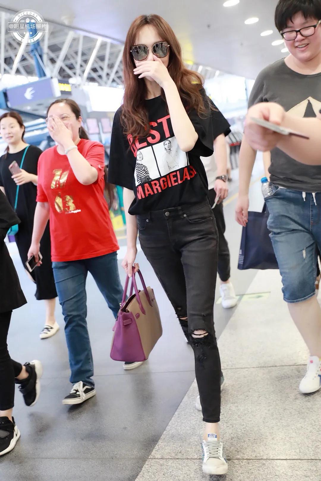 Let's take a look at the photos of Tang Yan at the airport, Meimei ...