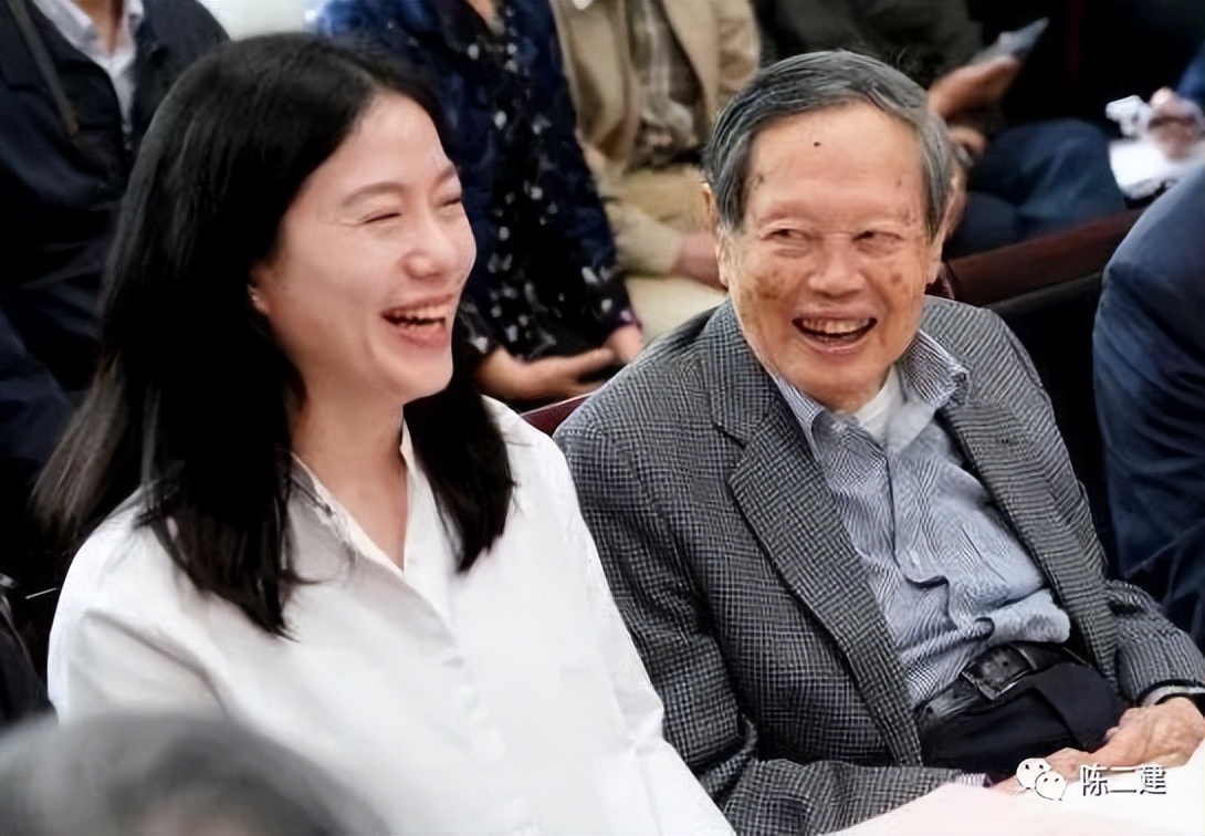 Weng Fan went to a party in Japan, Yang Zhenning was helpless! With a ...