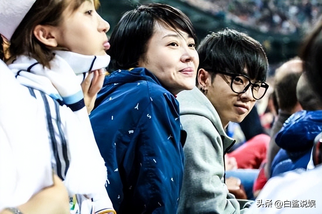 It was revealed that Hua Chenyu and Xu Qingguan, who is 21 years his senior, announced their ...