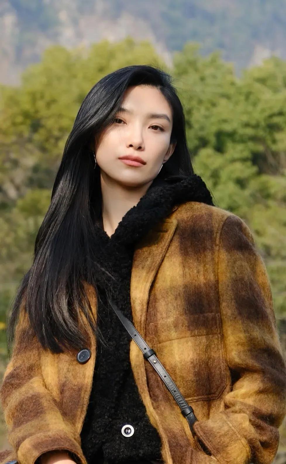 Mainland actress and model - Hou Mengdie - iNEWS