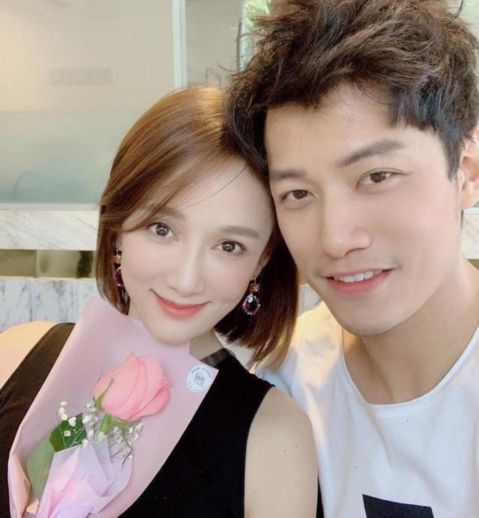 All the stars dress up for the film festival!Chen Qiaoen walked with her 9-year-old husband, Xu ...