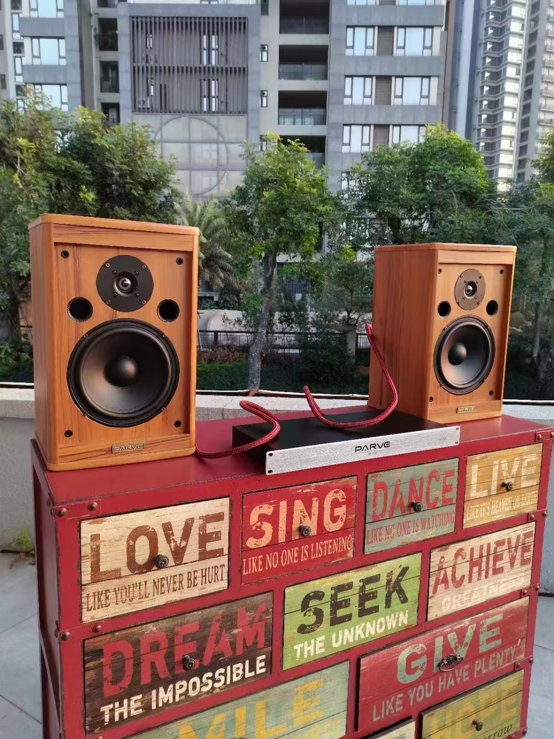 This is how he plays audio, this is an audiophile - iMedia