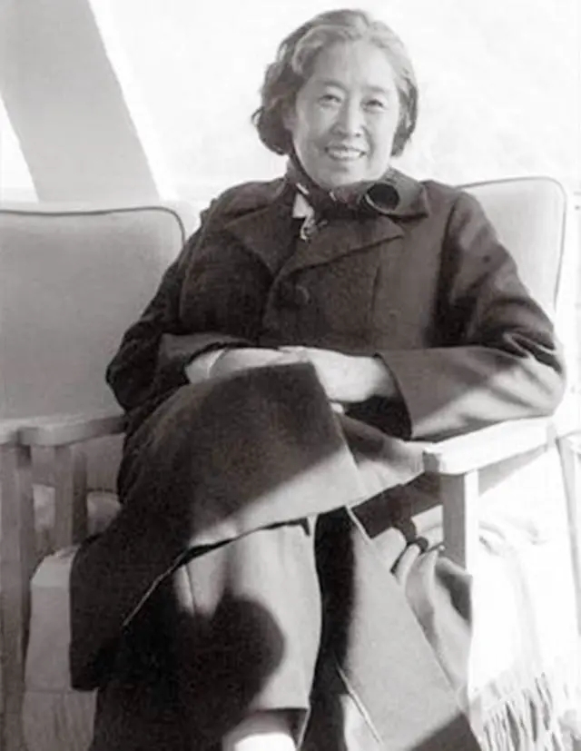 In 2004, Mrs. Liu Shaoqi saw the two sisters of the Mao family after ...