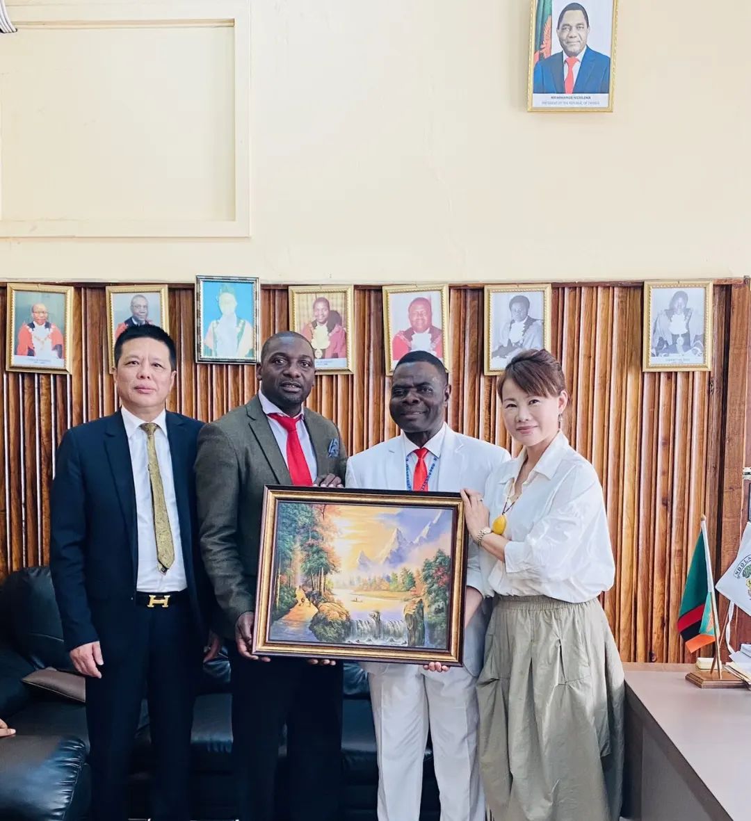 Du Guoyong and Wu Xiujin conveyed the greetings from "Prince Chen" to ...