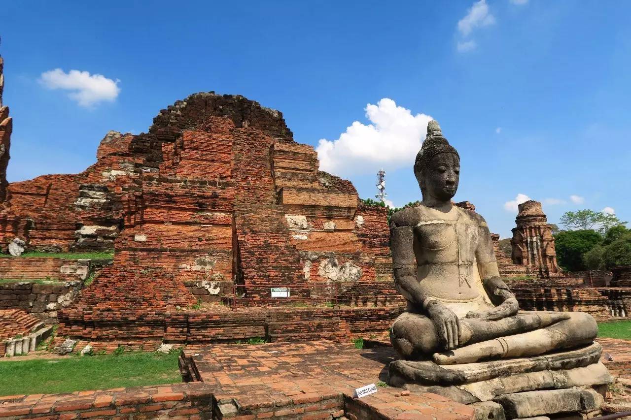 What is Mahayana and what is Hinayana? Is there a strict difference ...