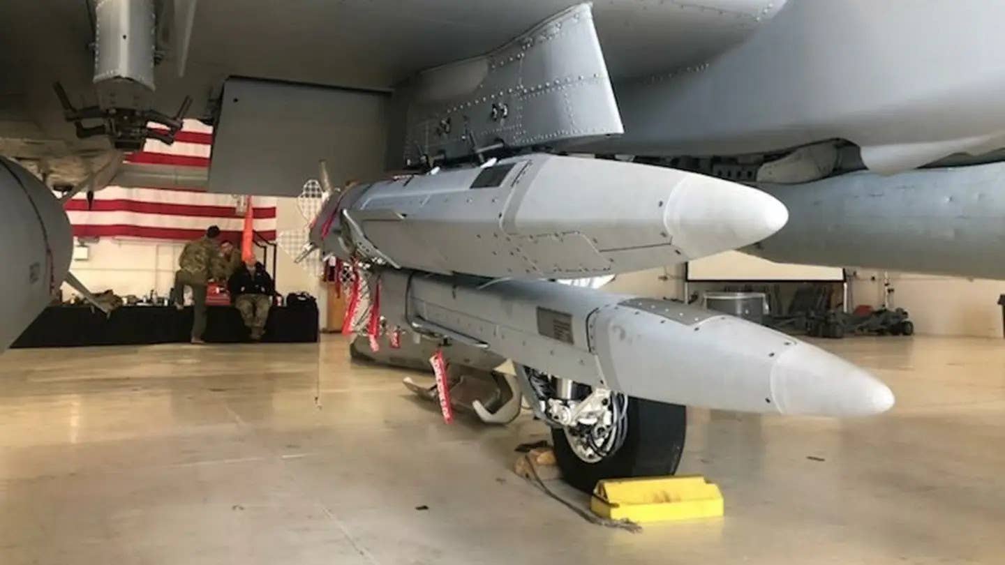 Luhansk was attacked by missiles, and American-made decoy bombs ...