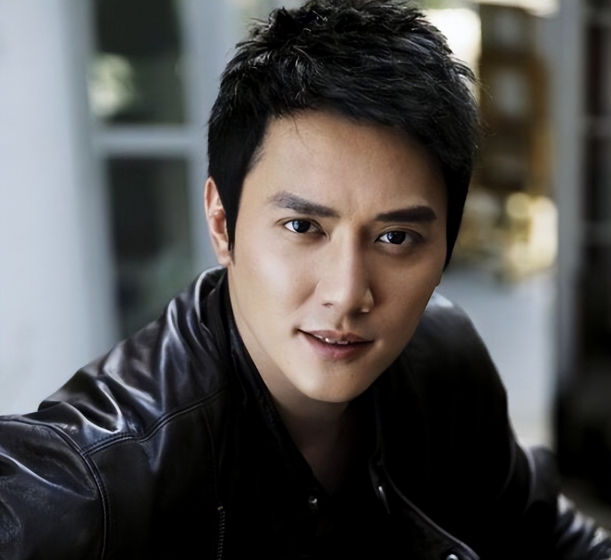 Feng Shaofeng's new play is controversial, he is still playing puppet ...