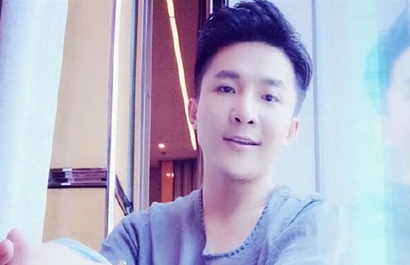 He was once the "most handsome host" of CCTV, but he jumped to his death at the age of 32! - iMedia