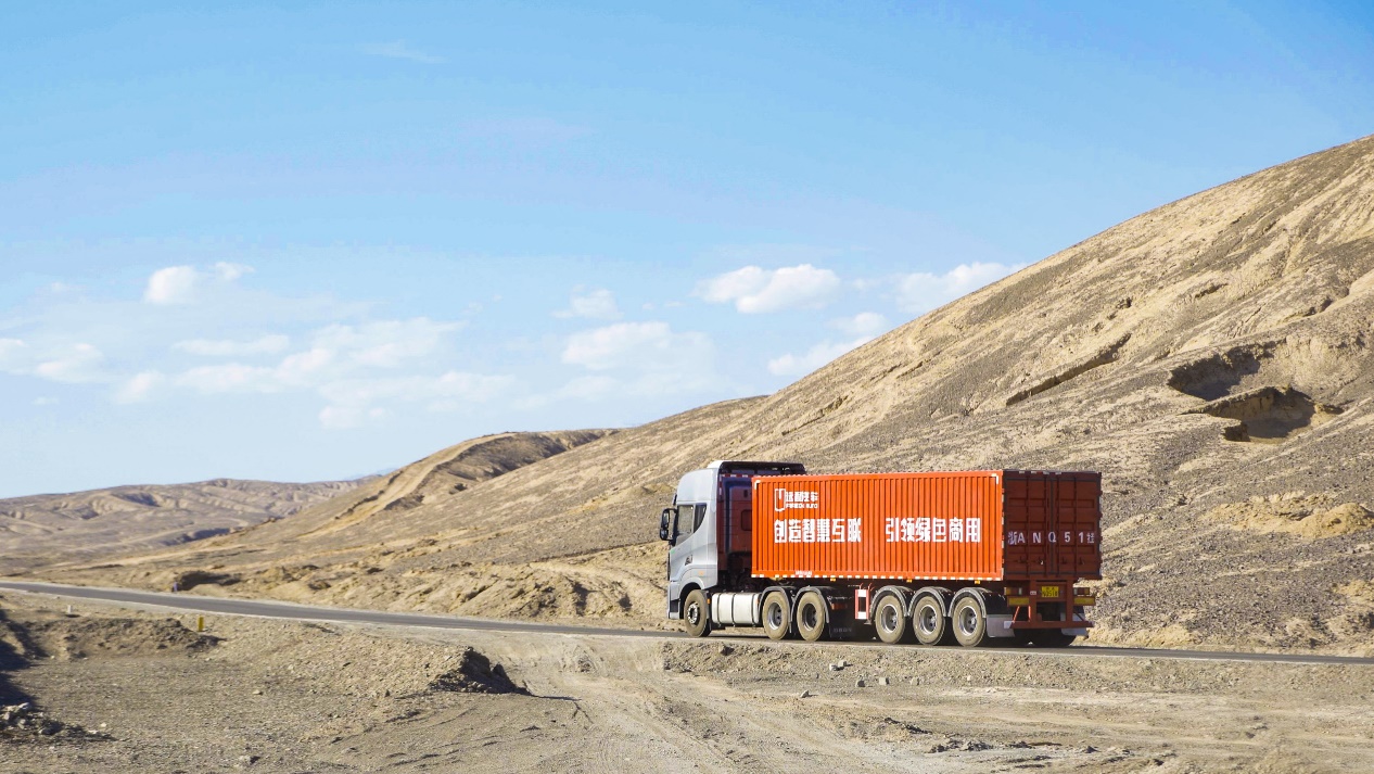 200 long-range methanol heavy trucks inject green power into Xinjiang's ...