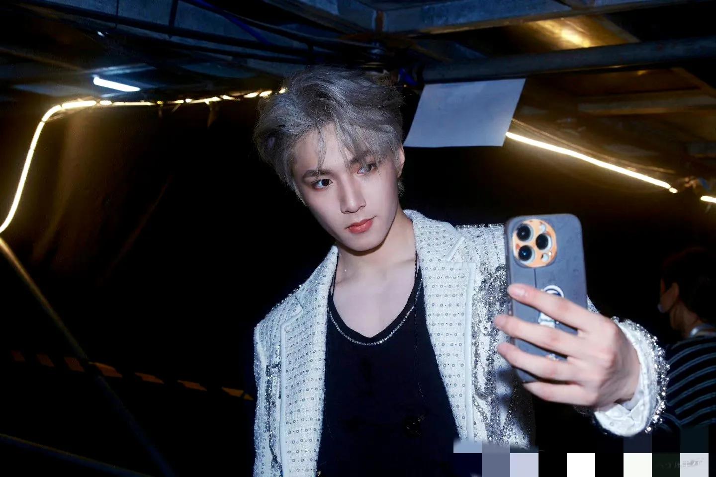 Liu Yaowen undress, save me, so handsome - iNEWS