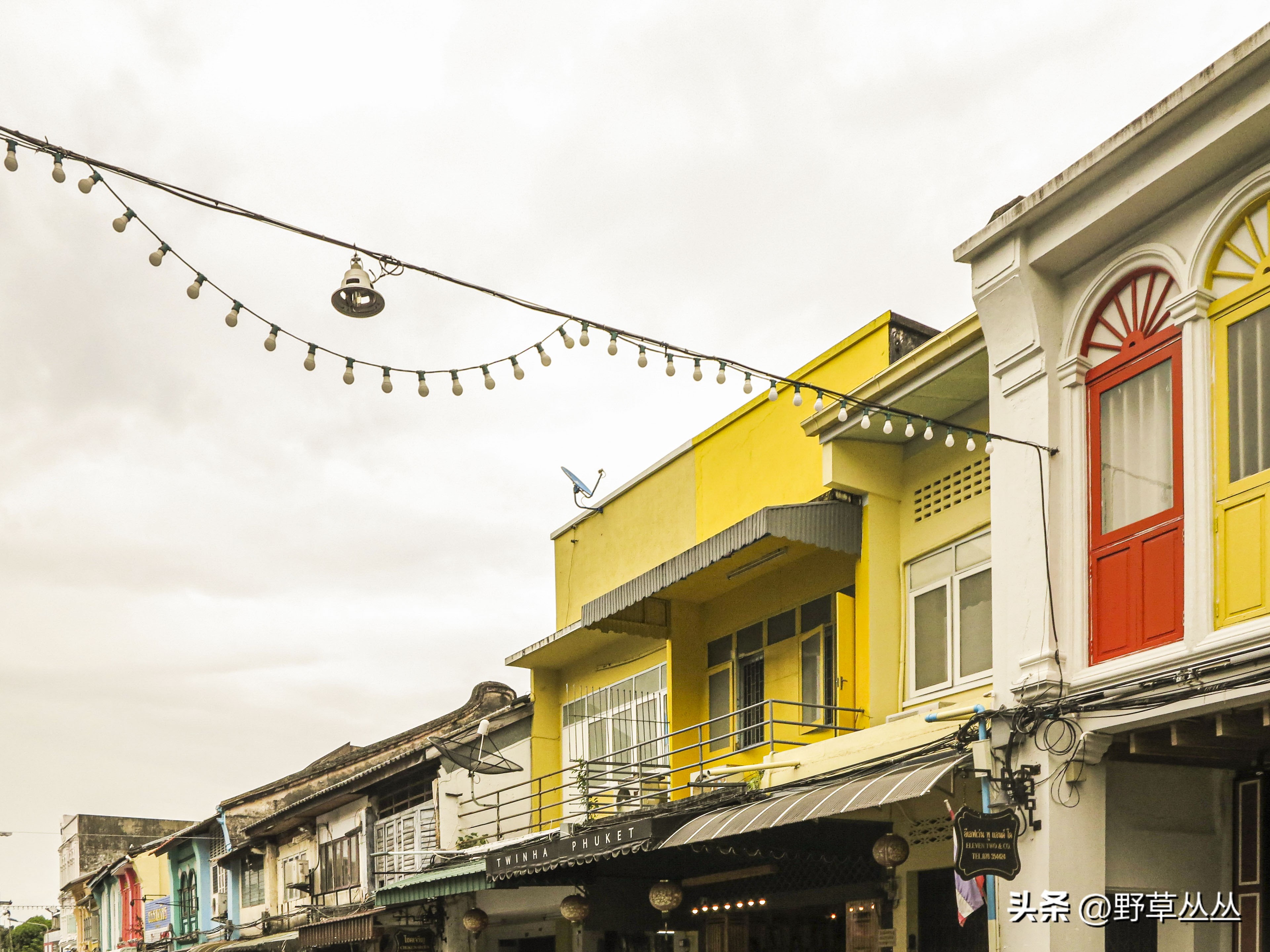 Angry tour guide - 5 people 8 days Thailand free tour of Phuket Old ...