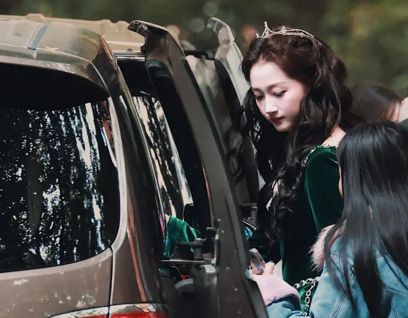 Guan Xiaotong's "Running Man" turned into a fugitive princess! The ...