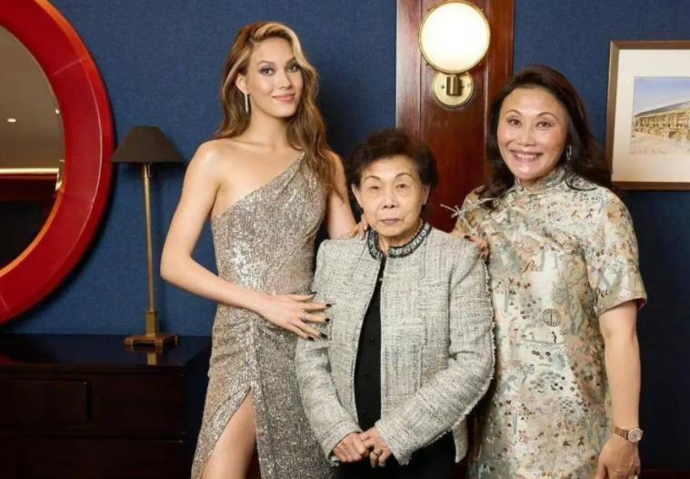 19-year-old Gu Ailing took a photo, a white man sat on her lap, fell in ...