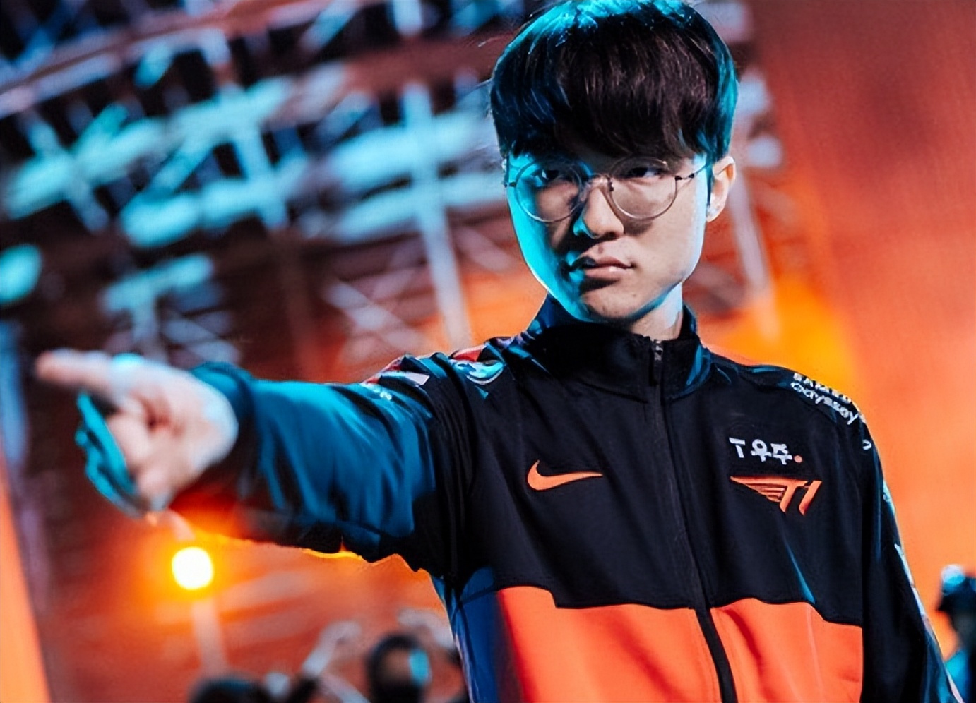 S12 theme song MV, Faker has only three seconds of lonely back, Beifeng: God will end - iNEWS