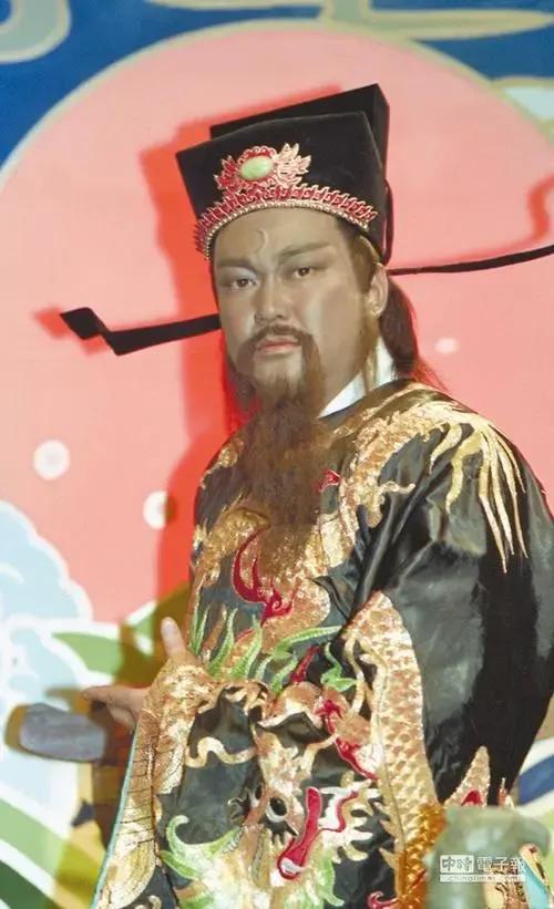 Unselfish Bao Qingtian - iNEWS