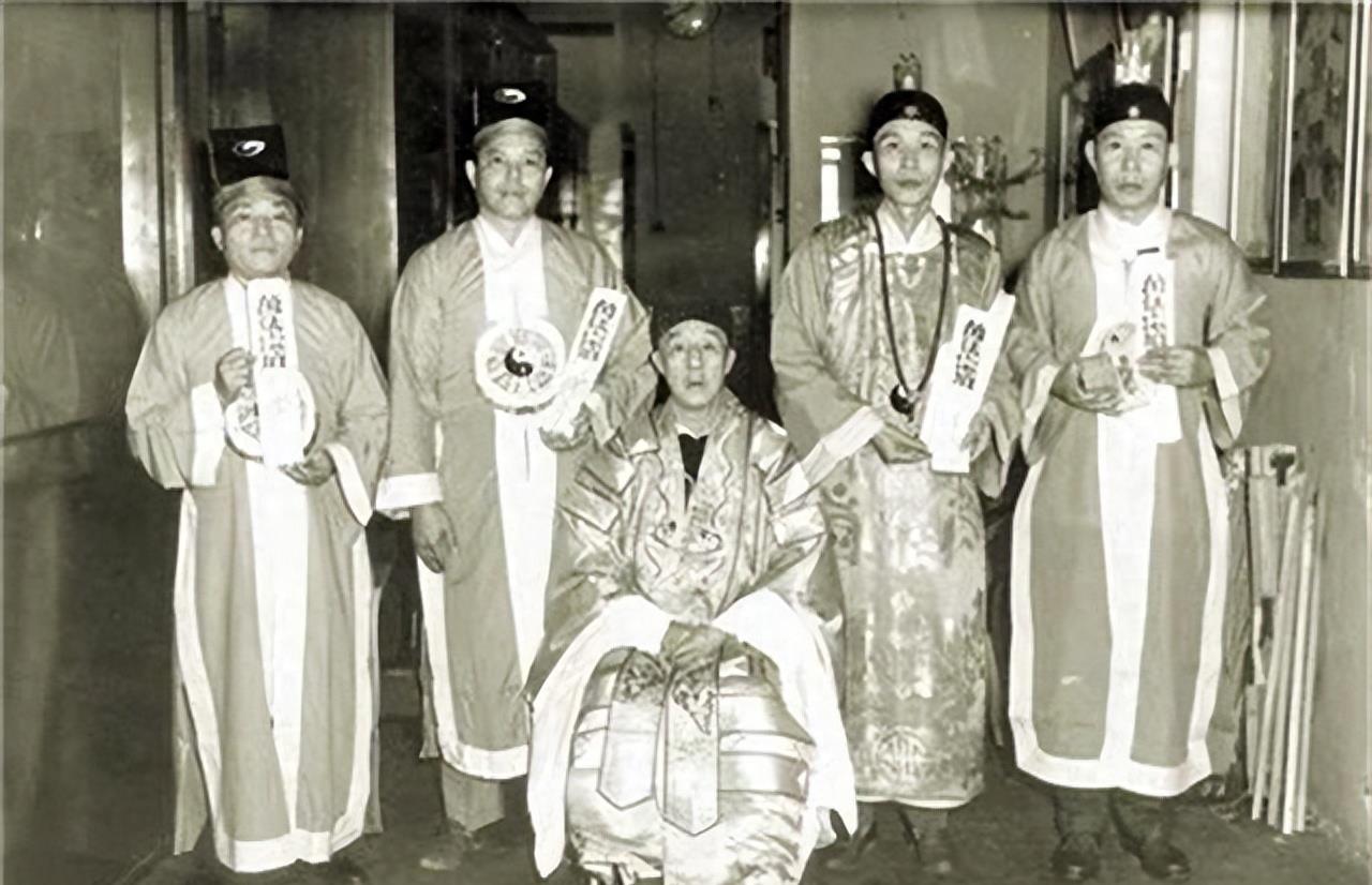 In 2008, a strange man claimed to be the son of the 63rd generation ...