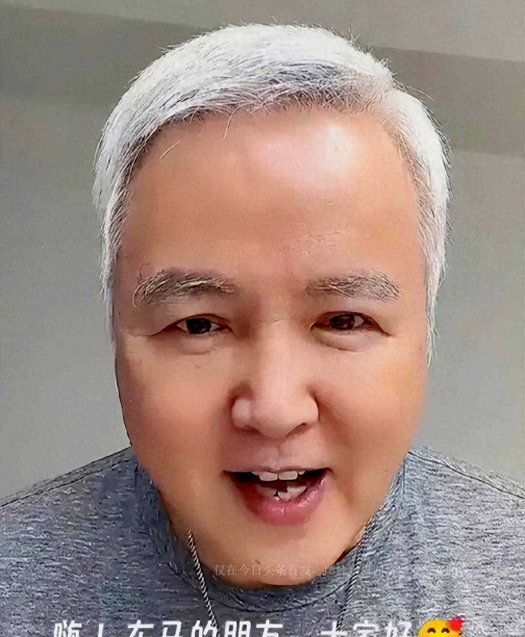 63-year-old Lin Ruiyang makes a rare appearance: white hair, white ...