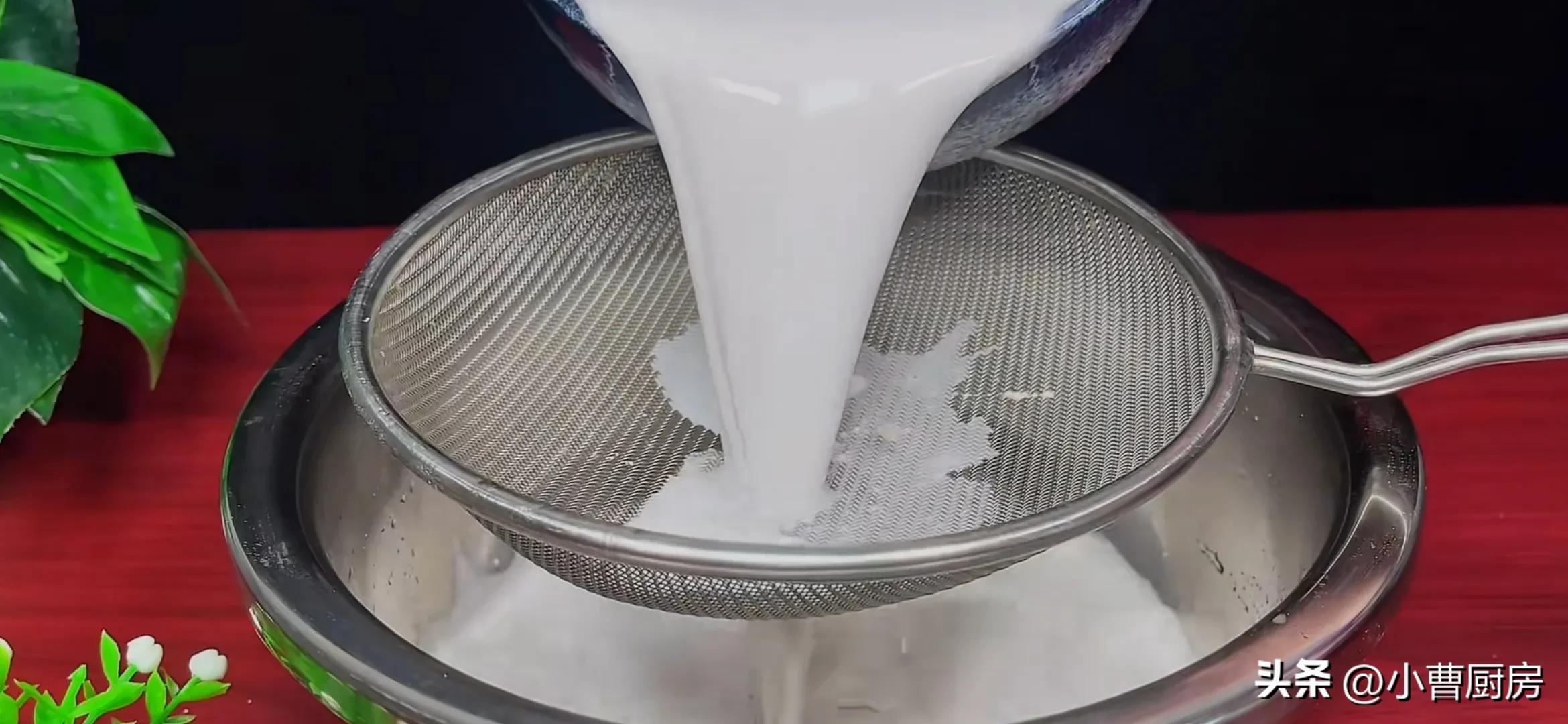 Pour the starch into boiling water, and it will become delicious in an ...