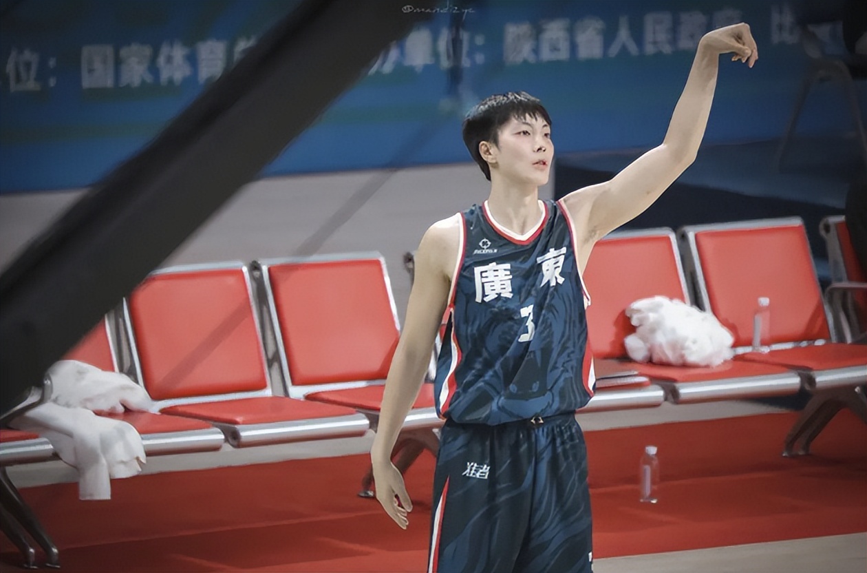 Hu Mingxuan's live broadcast was questioned, the national team entered ...