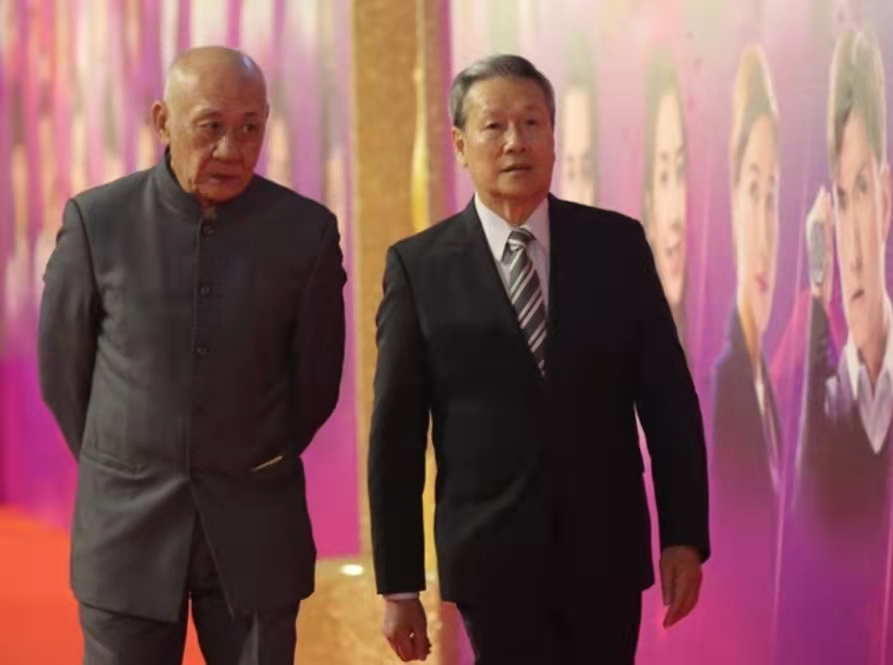 Being coldly treated by TVB?The old drama bone Li Jiading took a group ...