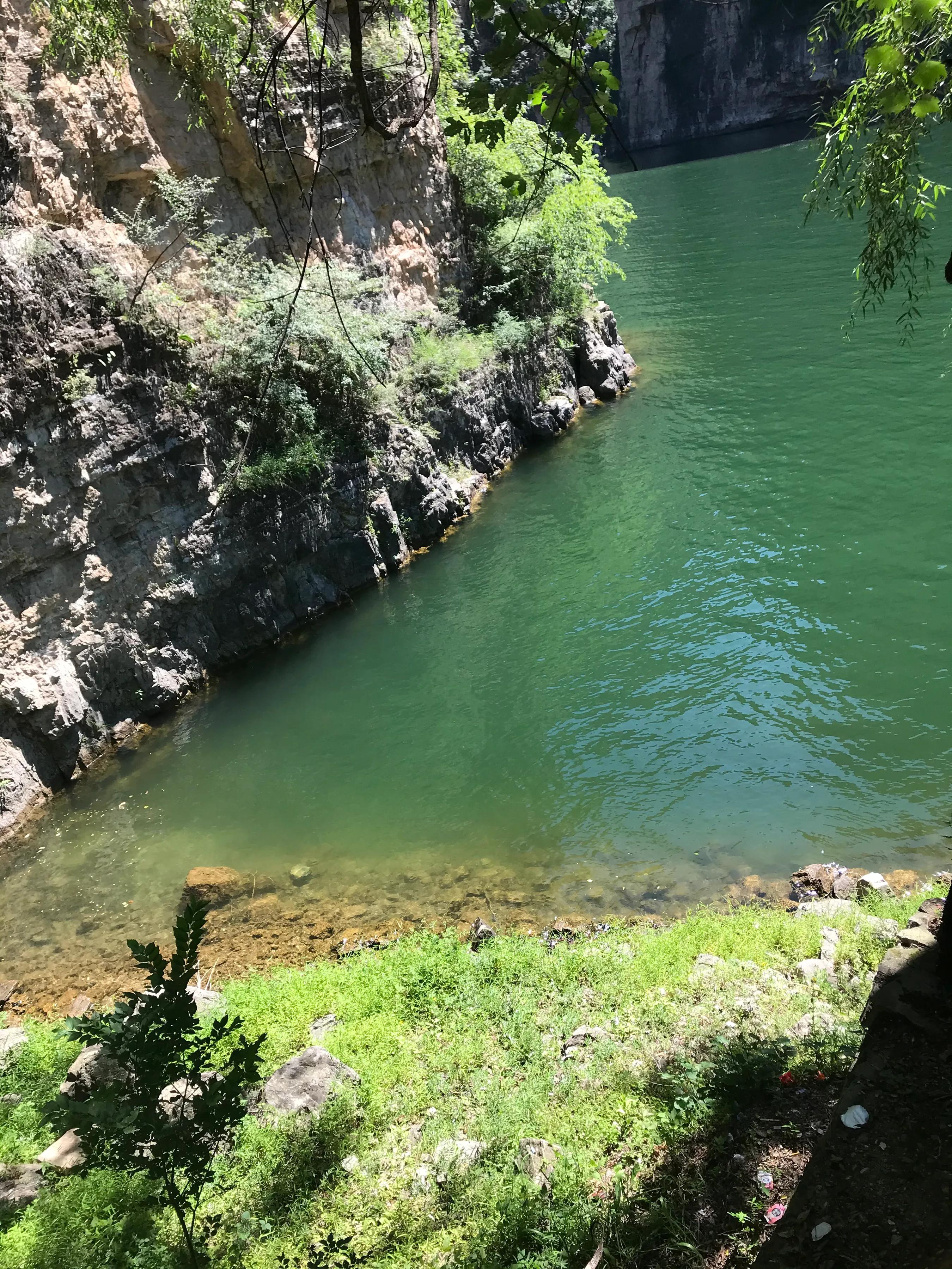 Visit Longqing Gorge in the beginning of autumn - iNEWS